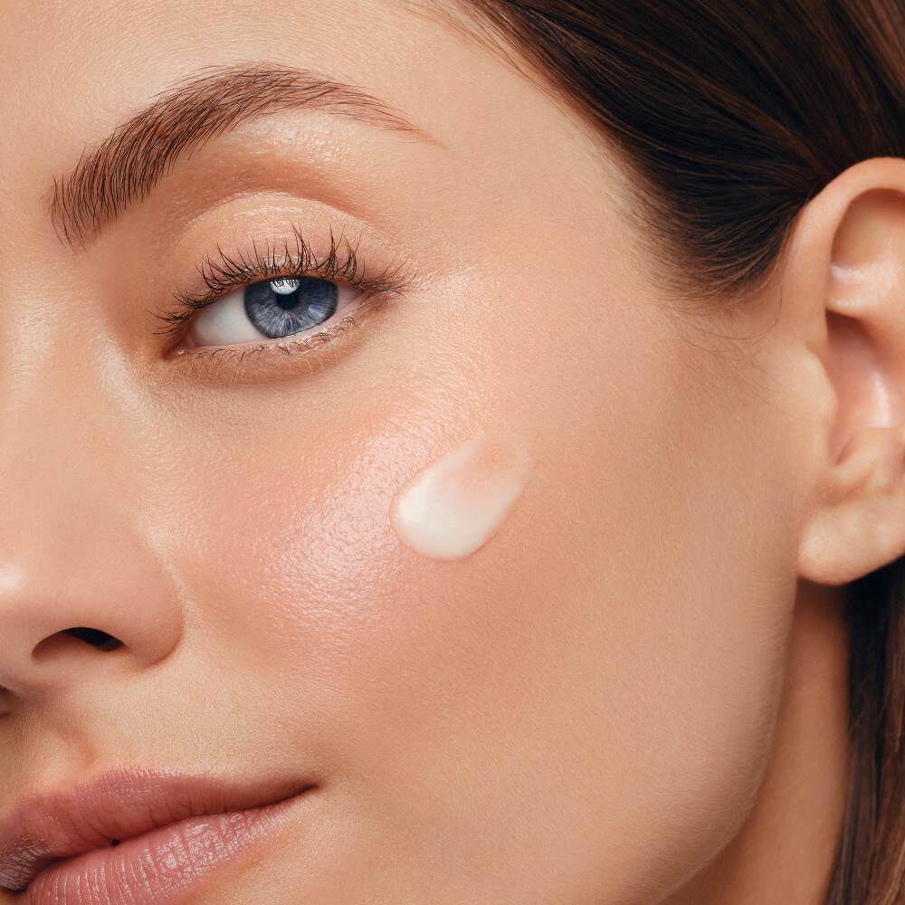 Blue Retinol night serum for advanced aging signs correction